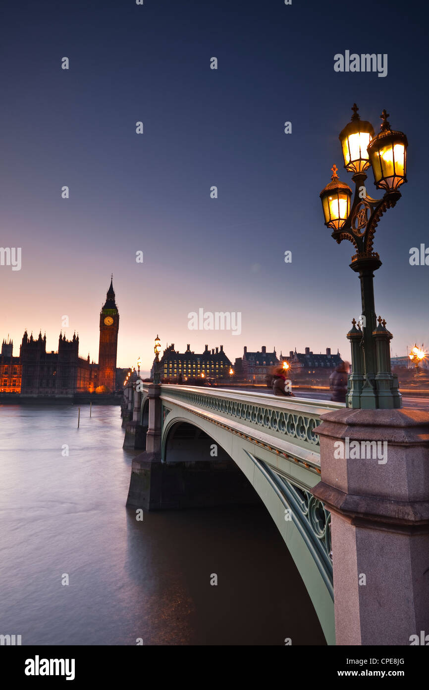 London bridge vertical hi-res stock photography and images - Alamy