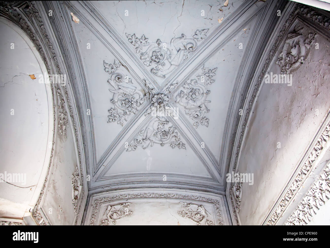 Obsolete classical ceiling with moldings Stock Photo - Alamy
