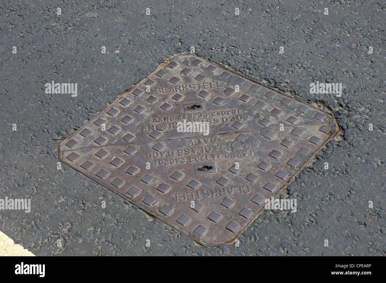 Manhole cover england hi-res stock photography and images - Alamy