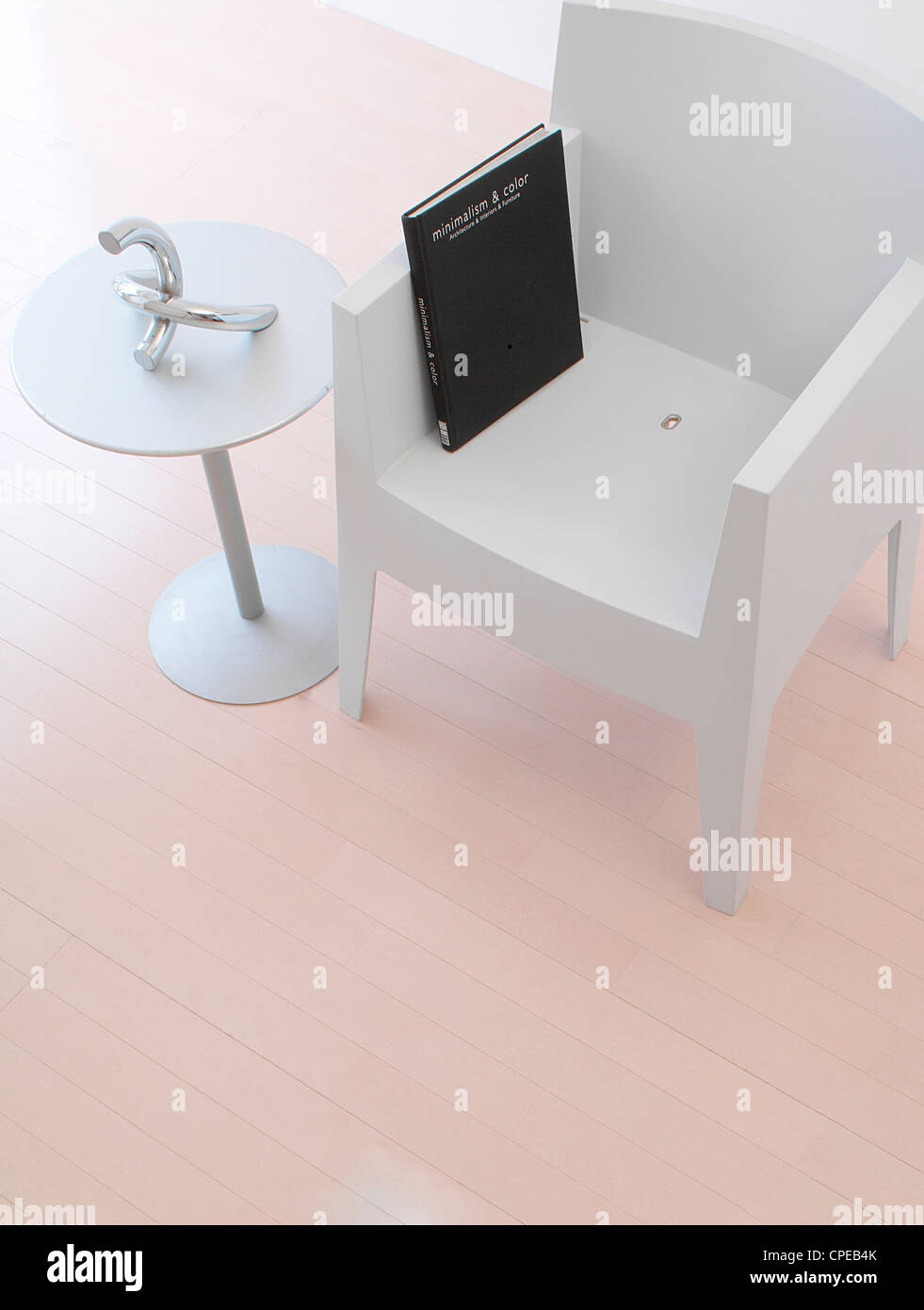 Side view modern armchair hi-res stock photography and images - Alamy