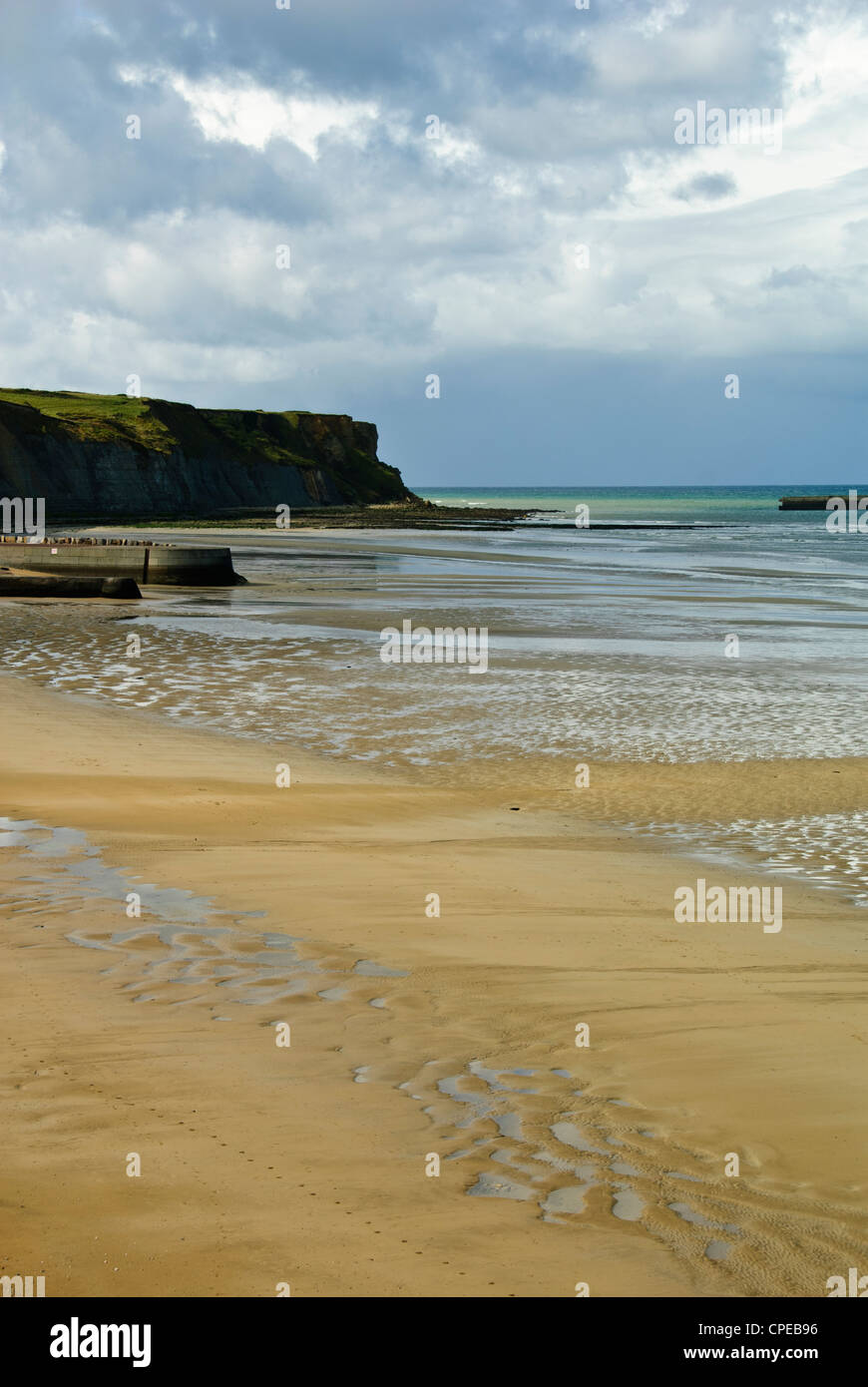 Mulberry harbours on d day beaches hi-res stock photography and images ...