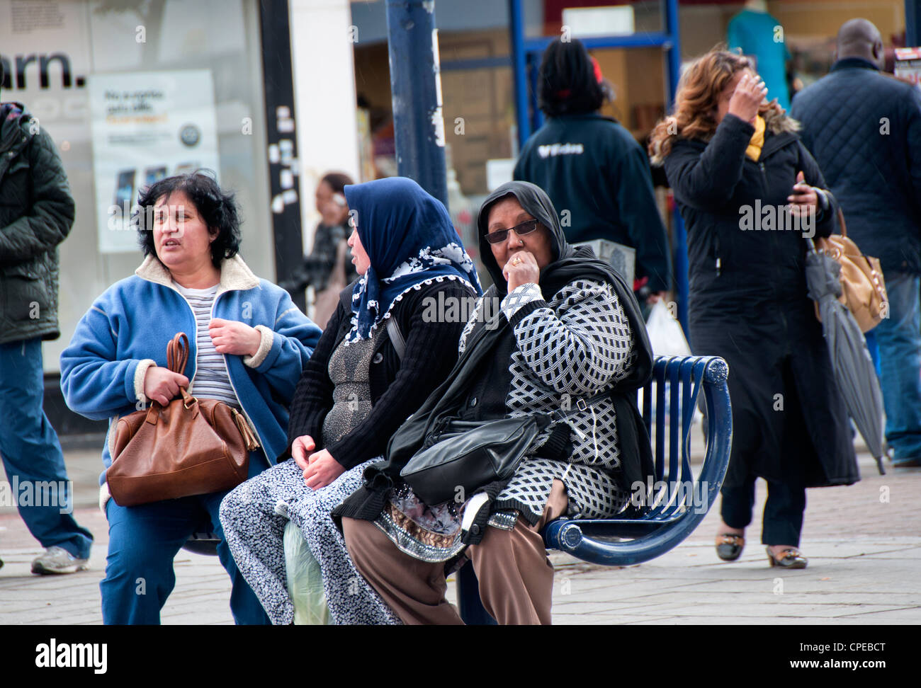 Multicultral group hi-res stock photography and images - Alamy