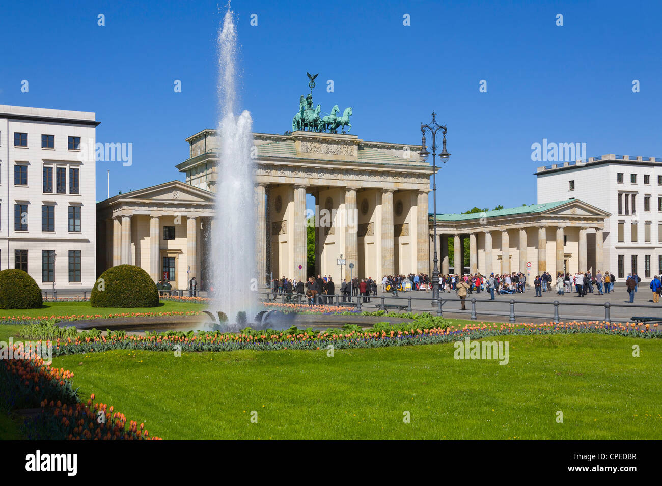 Pariser platz square hi-res stock photography and images - Alamy