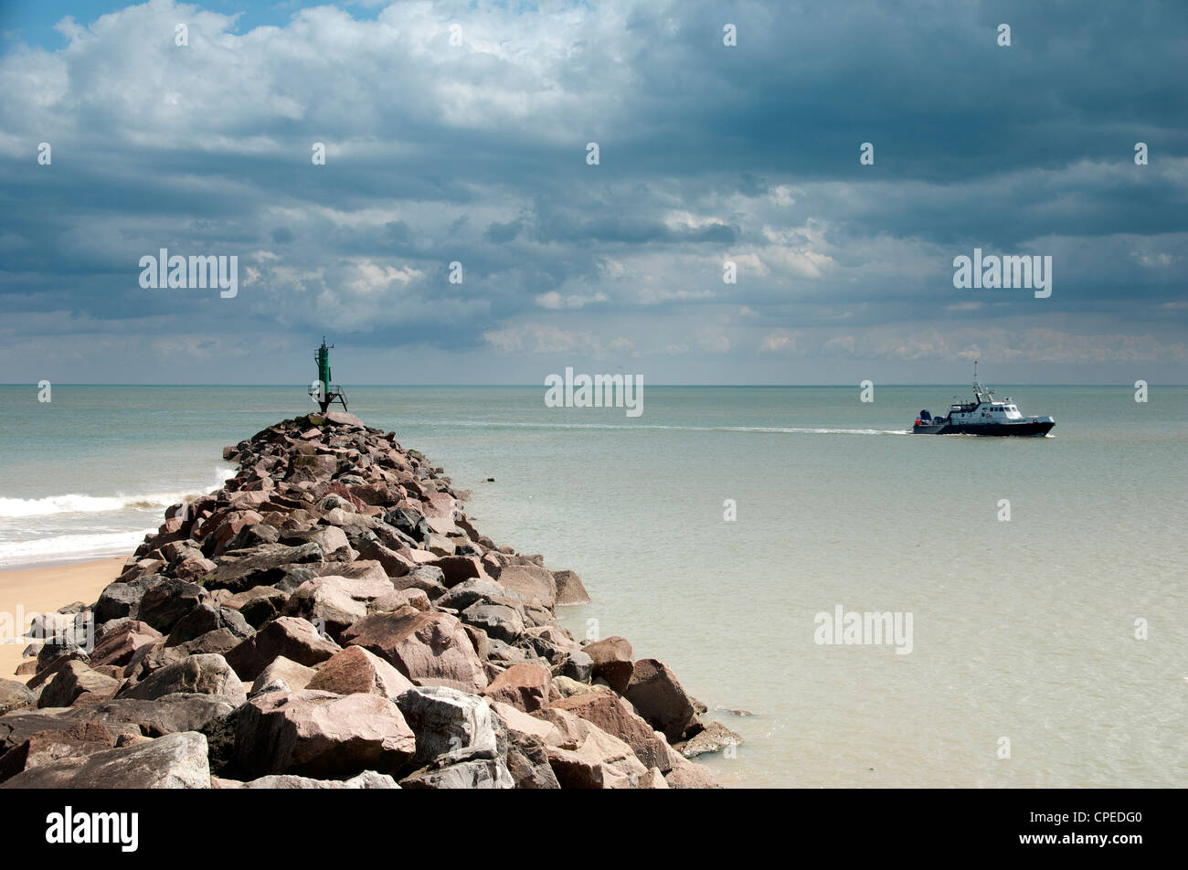 Groyne rocks hi-res stock photography and images - Alamy