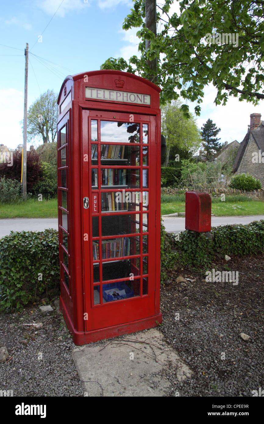 red telephone box library buckland oxfordshire Stock Photo - Alamy