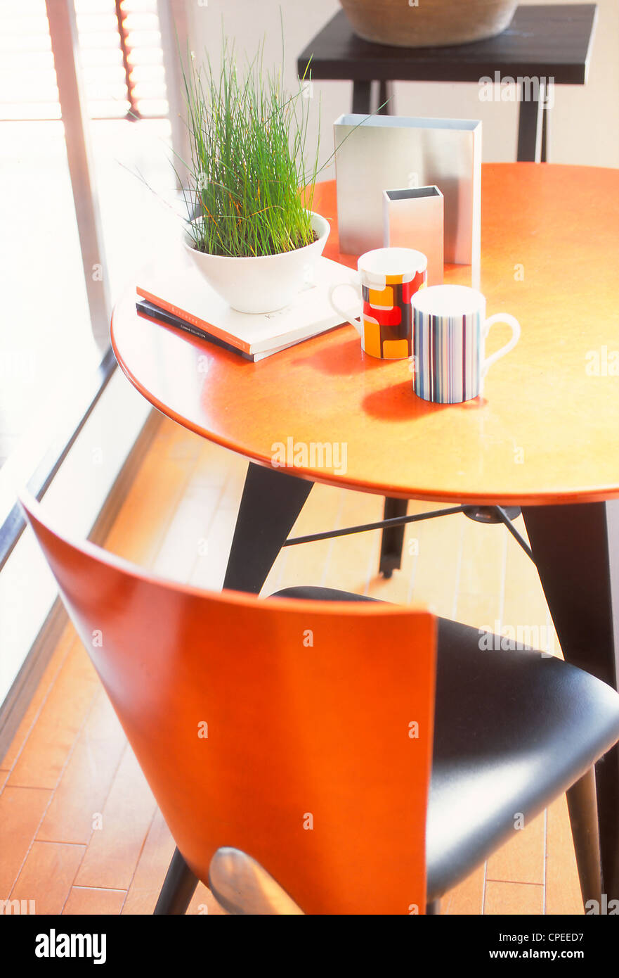 Contemporary Table And Chair Stock Photo - Alamy
