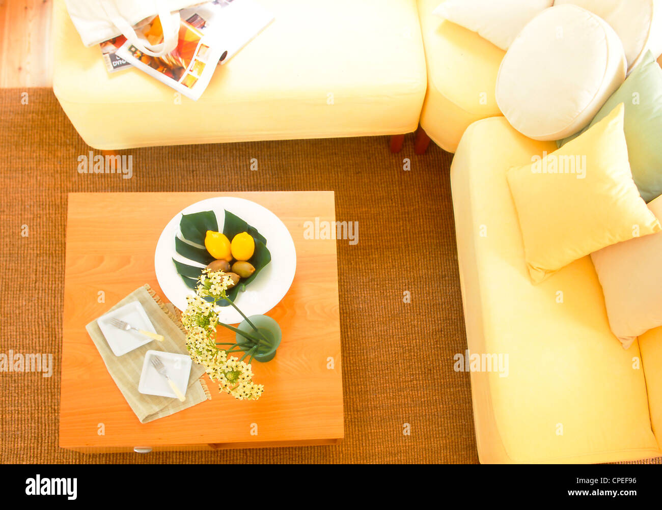 Overhead table hi-res stock photography and images - Alamy