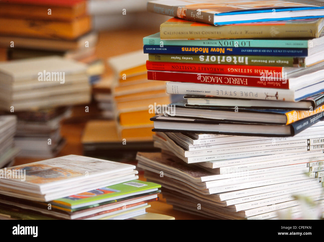 Stack of books hi-res stock photography and images - Alamy