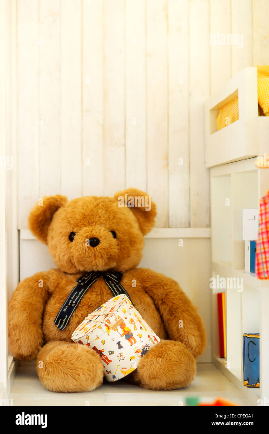 Brown teddy bear hi-res stock photography and images - Alamy