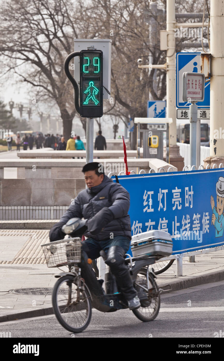 Pedestrian crossing china hi-res stock photography and images - Alamy