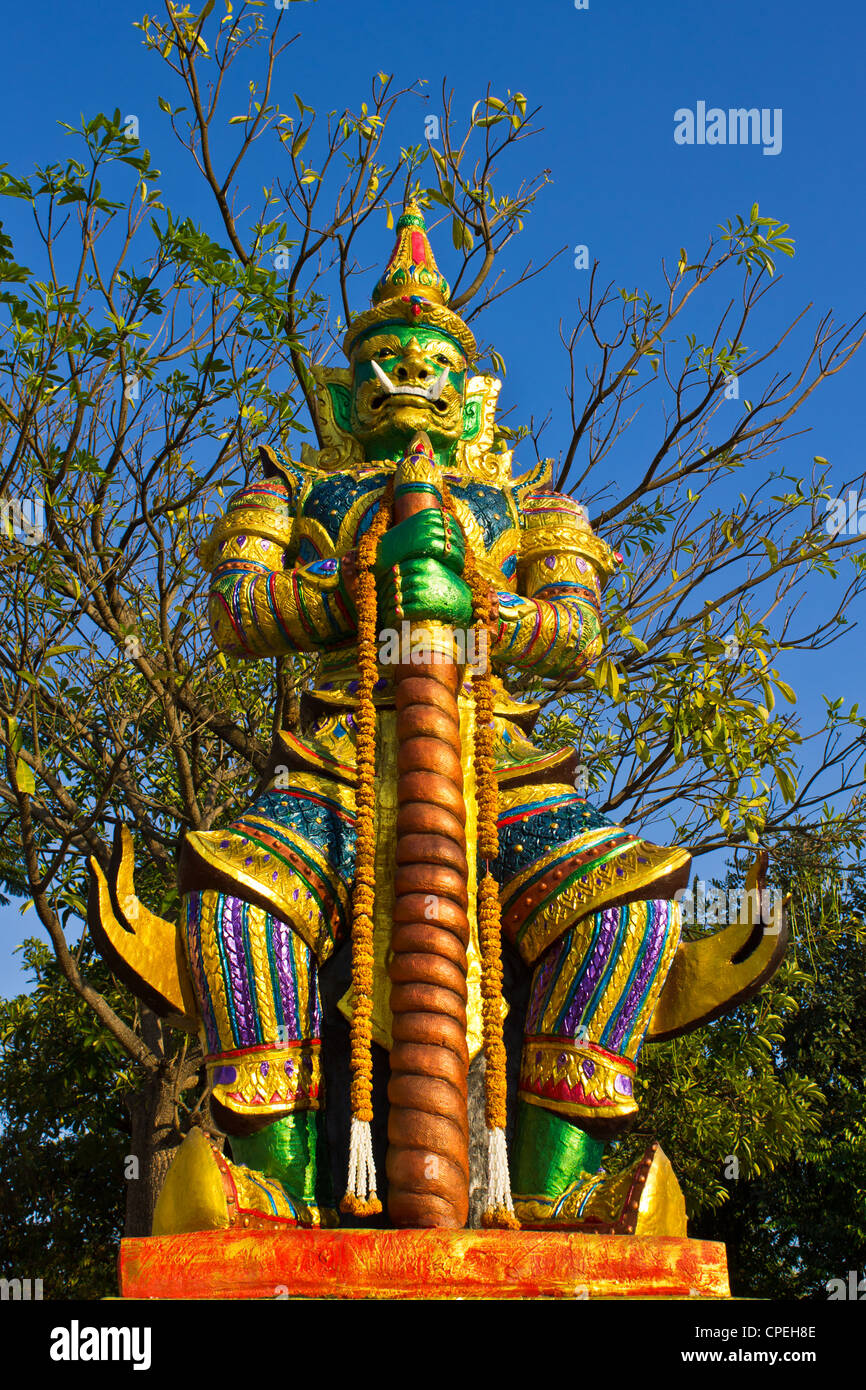 Giant statue hi-res stock photography and images - Alamy