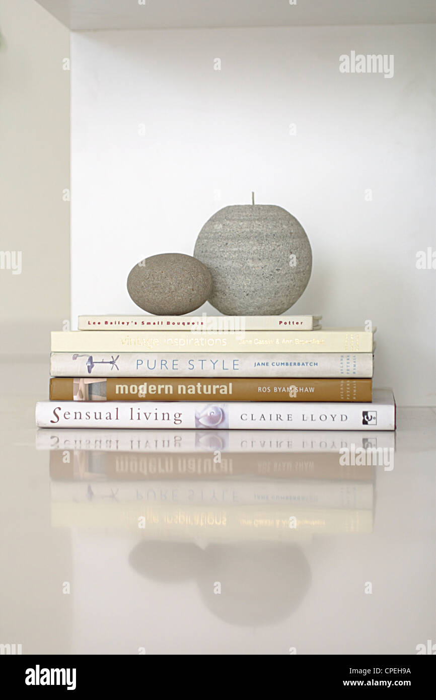 Stack of books hi-res stock photography and images - Alamy