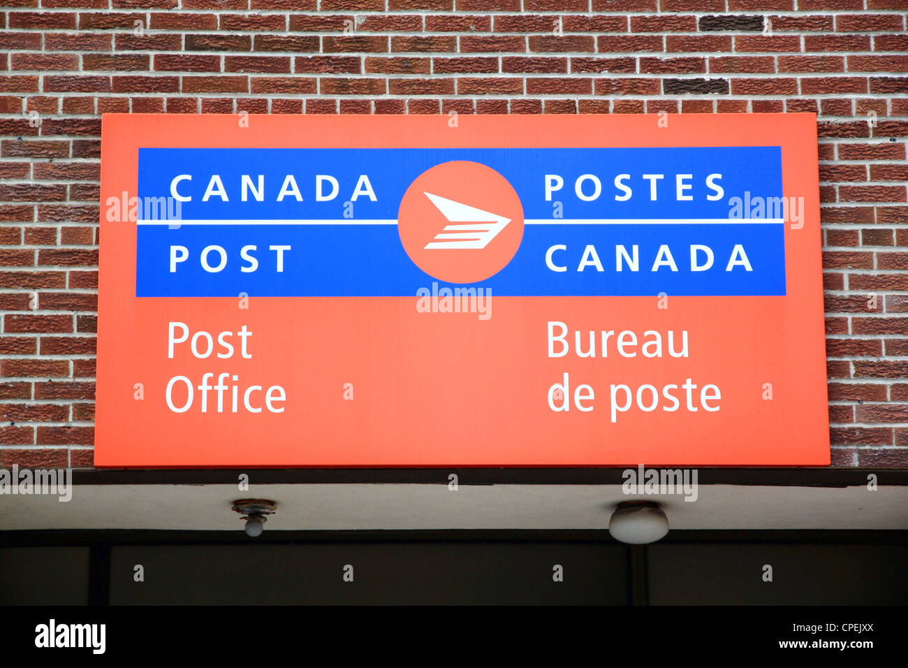 Canada post logo hi-res stock photography and images - Alamy
