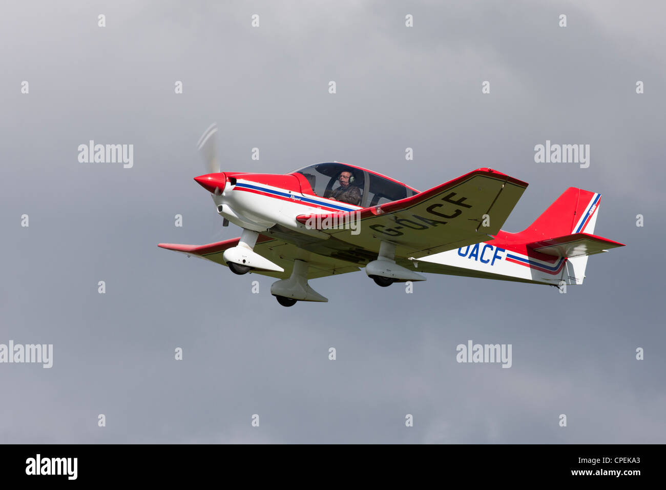 Robin dr400 hi-res stock photography and images - Alamy