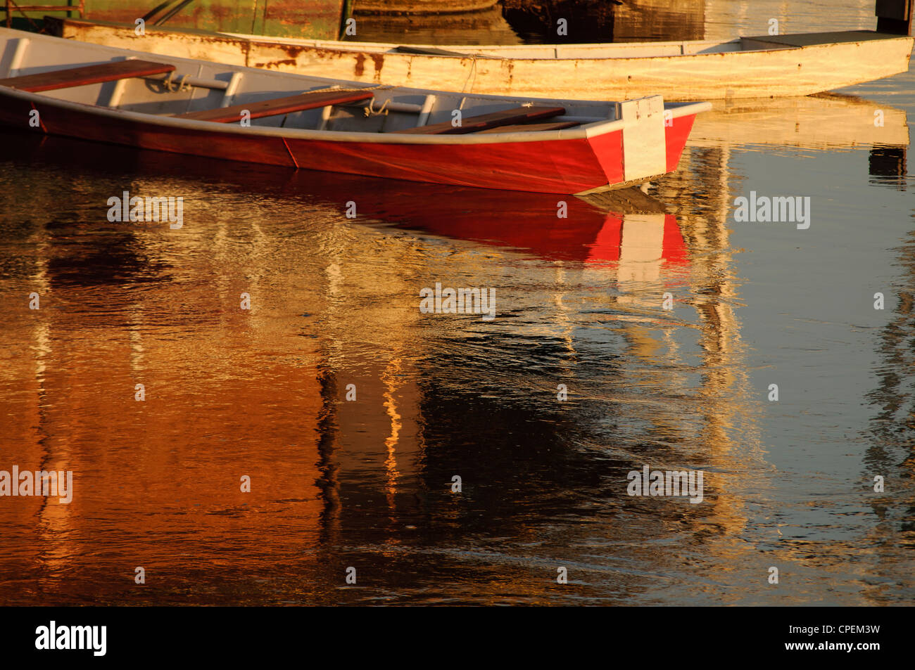 Beautiful sunset boats on river hi-res stock photography and images - Alamy