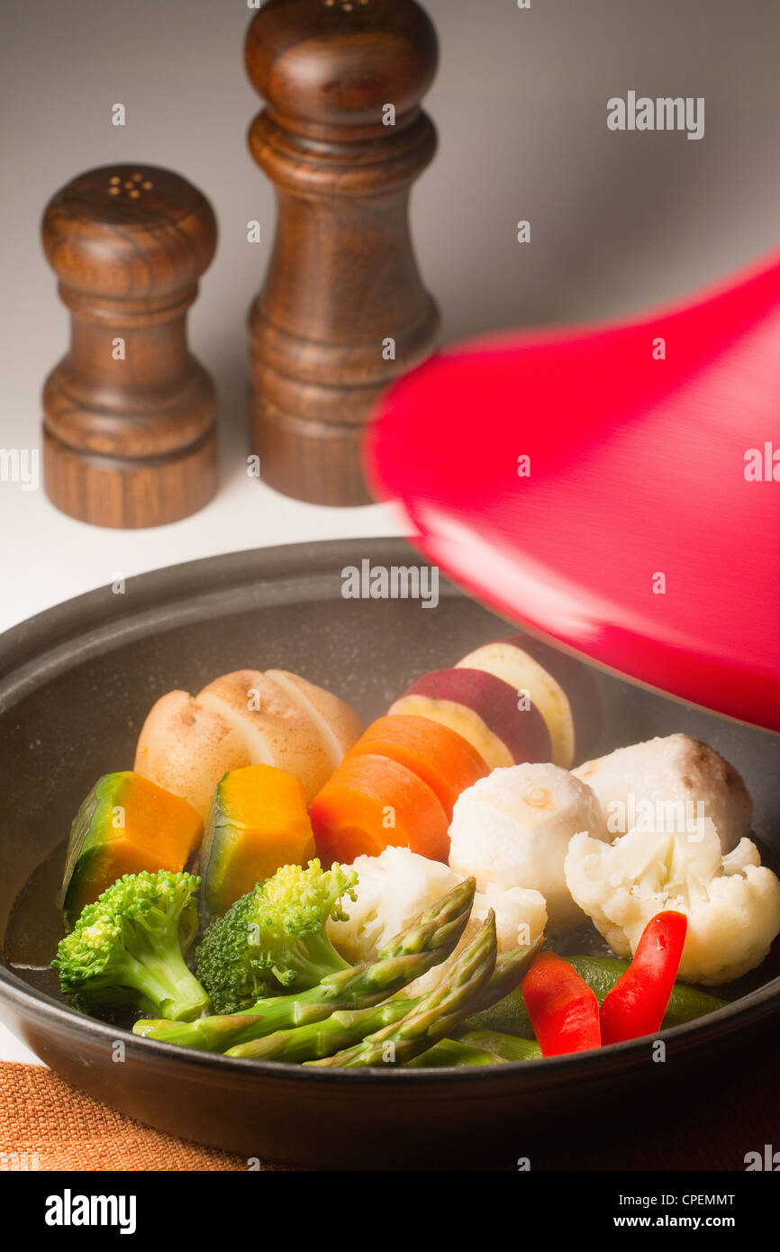 Vegetables In Frying Pan Stock Photo - Alamy