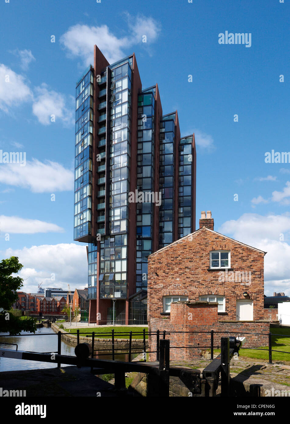 Wharf cottage lock hi-res stock photography and images - Alamy