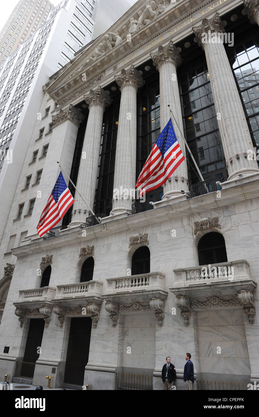 Financial traders hi-res stock photography and images - Alamy