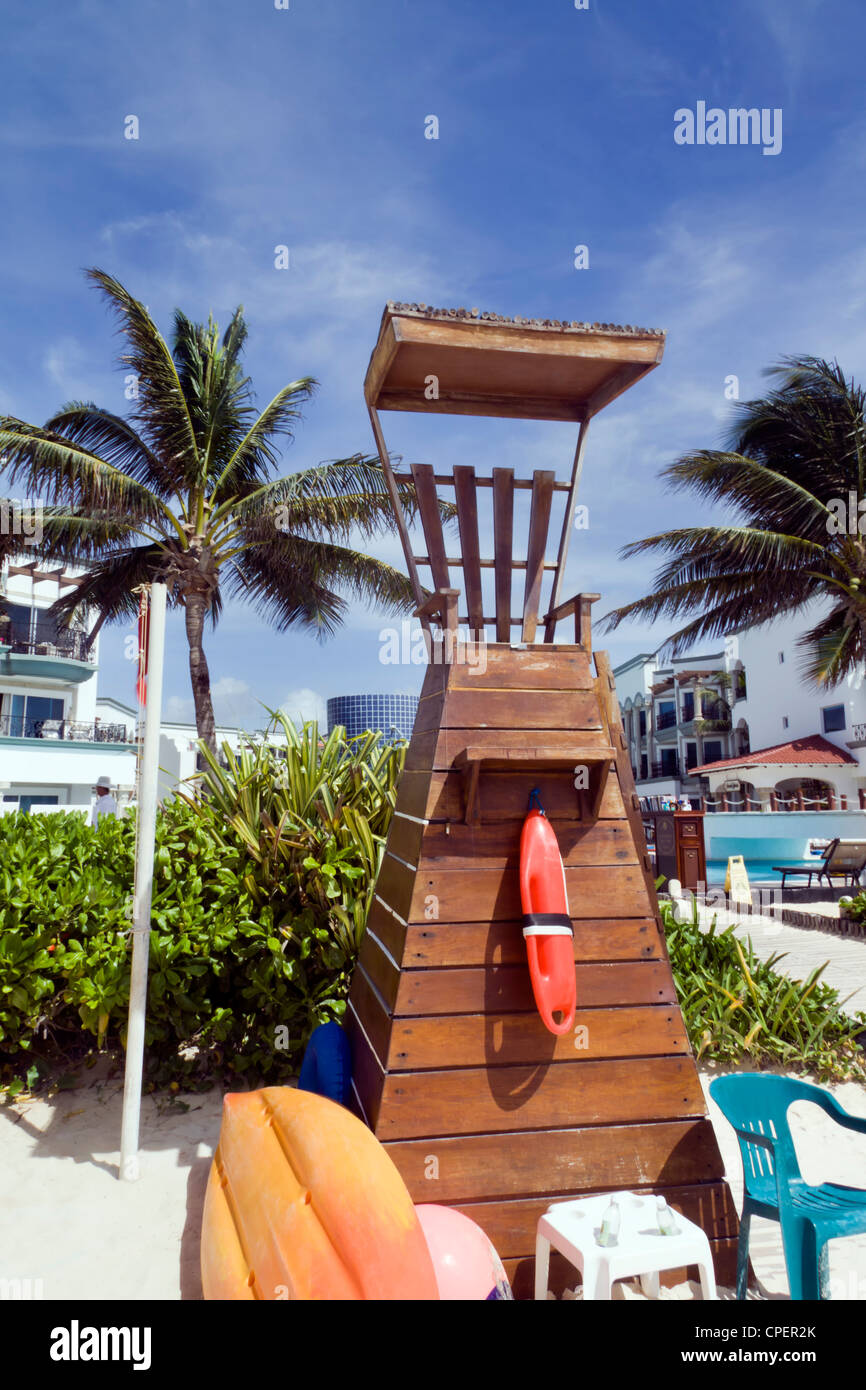 Lifeguard wooden watchtower hi-res stock photography and images - Alamy