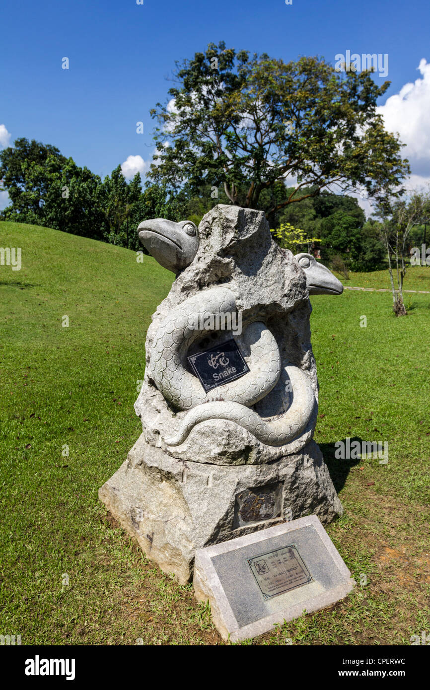 Chinese snake statue hi-res stock photography and images - Alamy