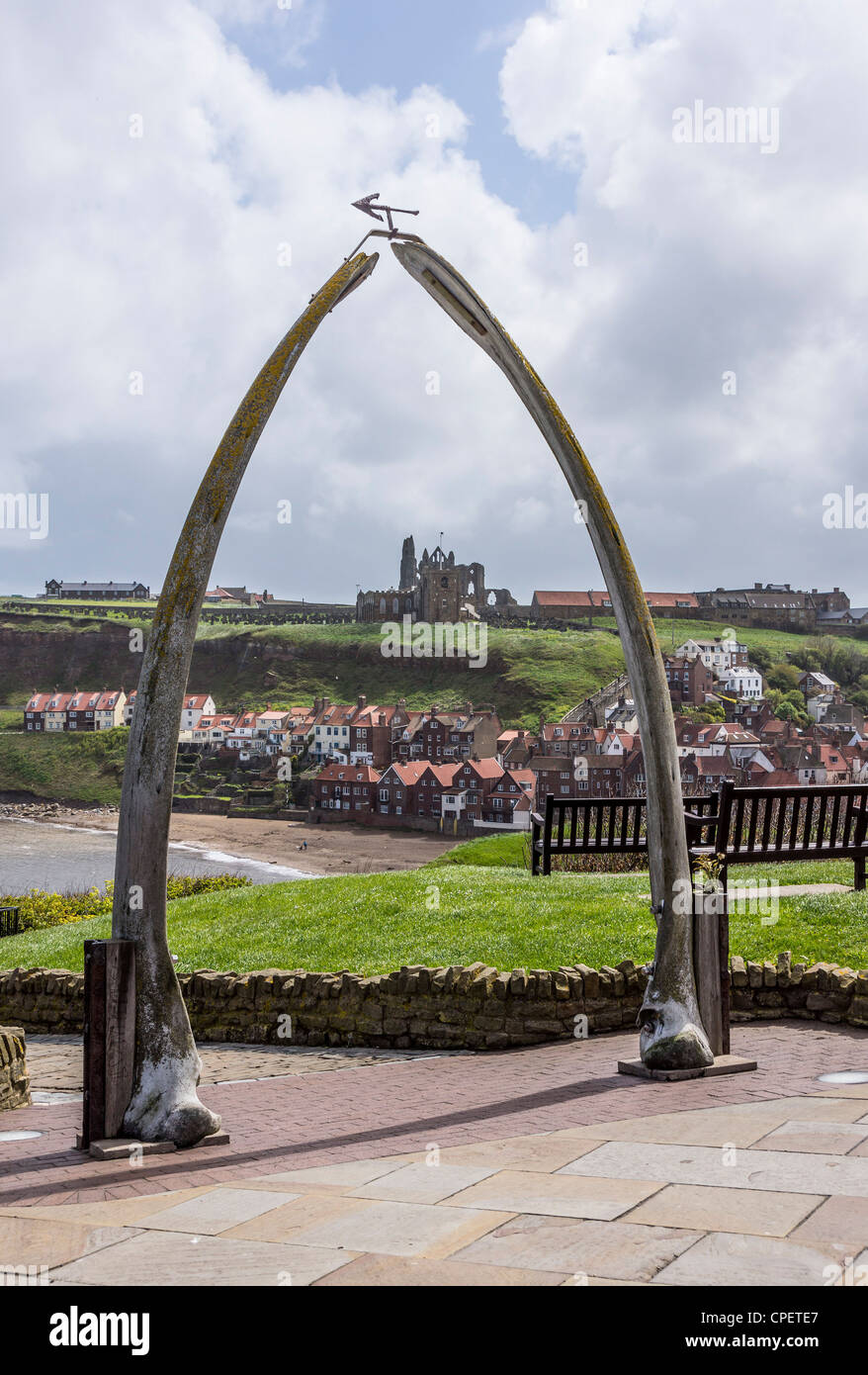 Whitby whalebone arch hi-res stock photography and images - Alamy