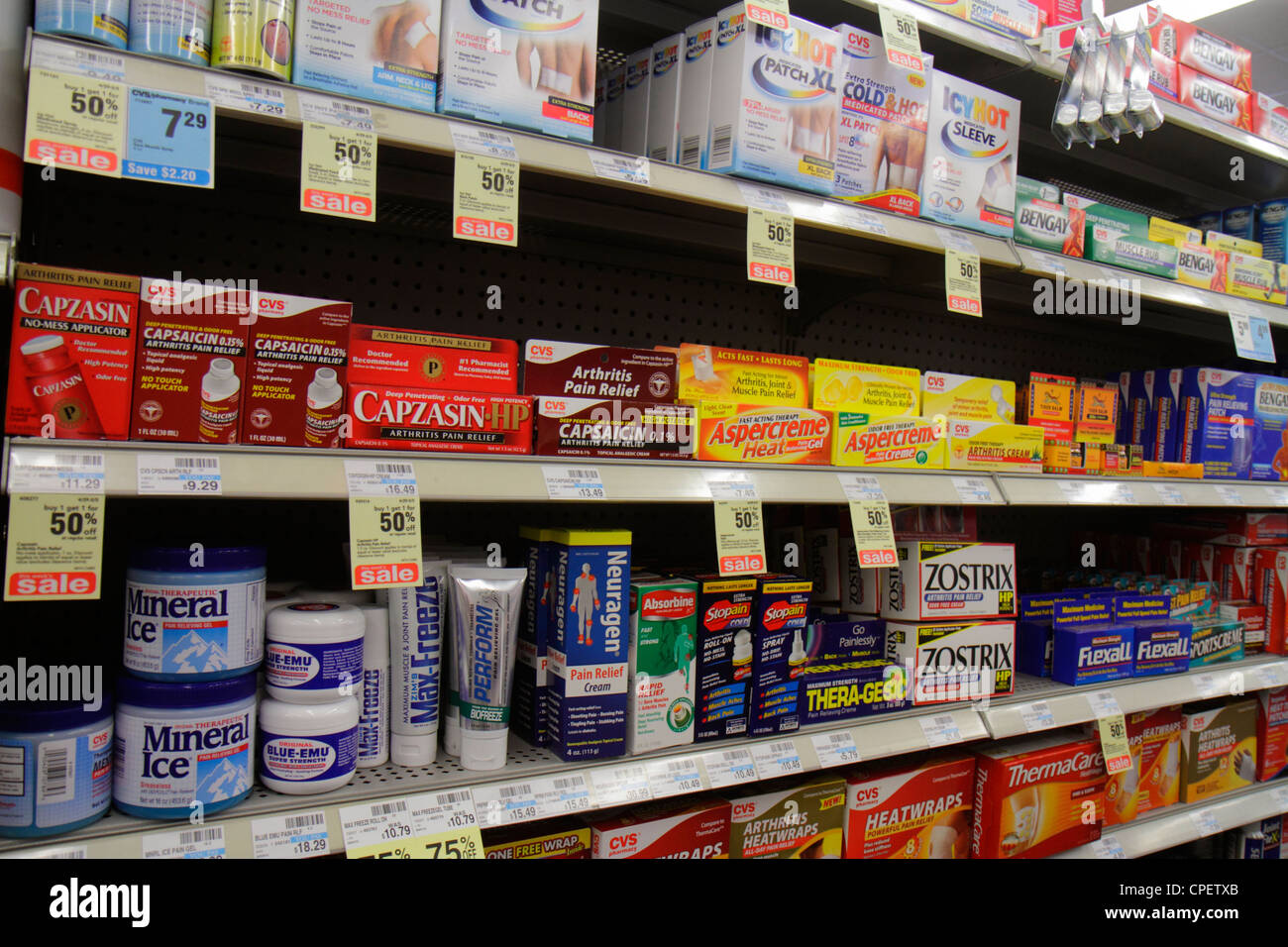Walgreens pharmacy counter hi-res stock photography and images - Alamy
