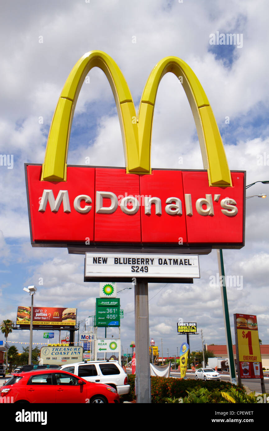 Fast Food Restaurant Signs Stock Photos & Fast Food Restaurant Signs ...