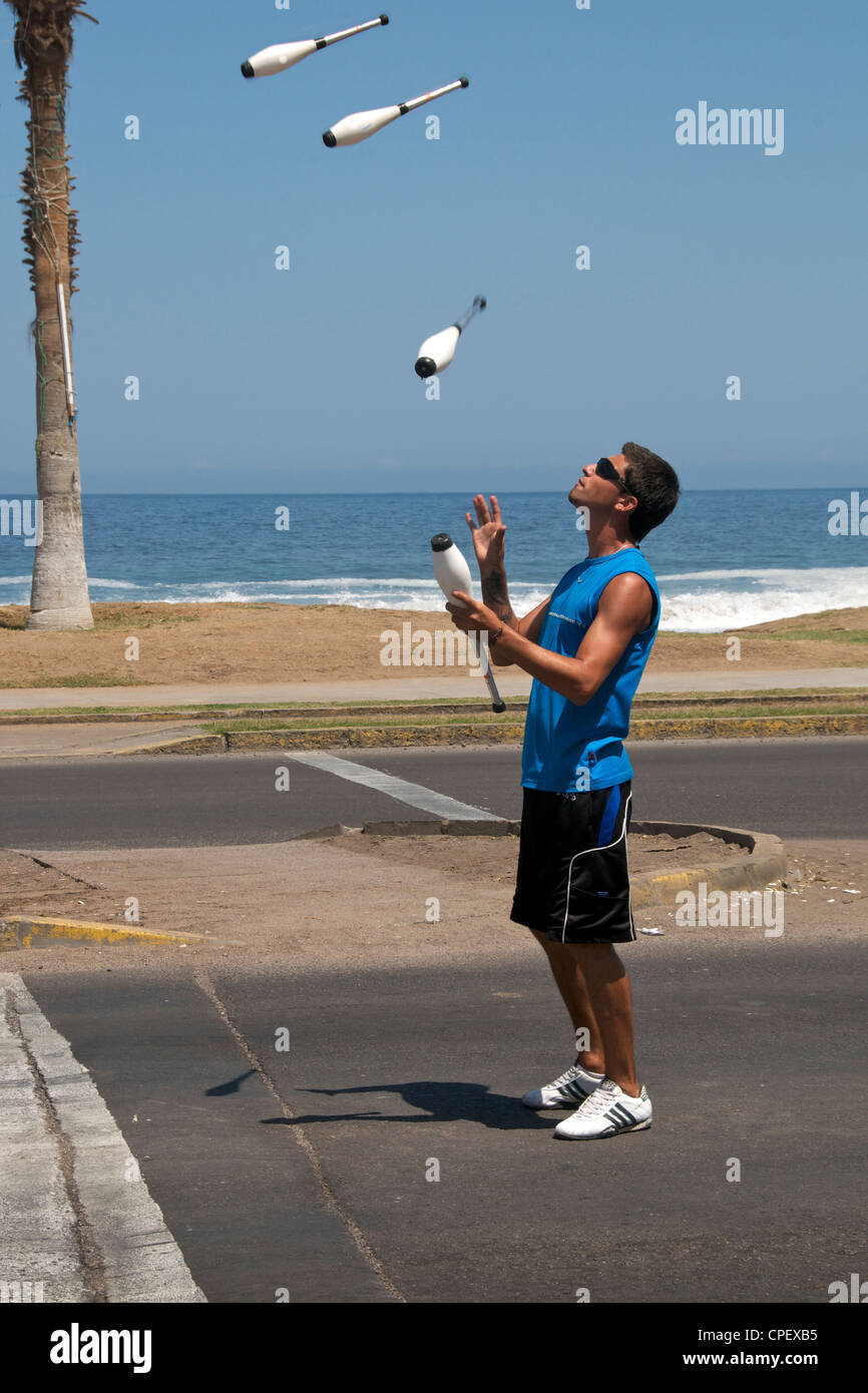 Juggler hi-res stock photography and images - Alamy