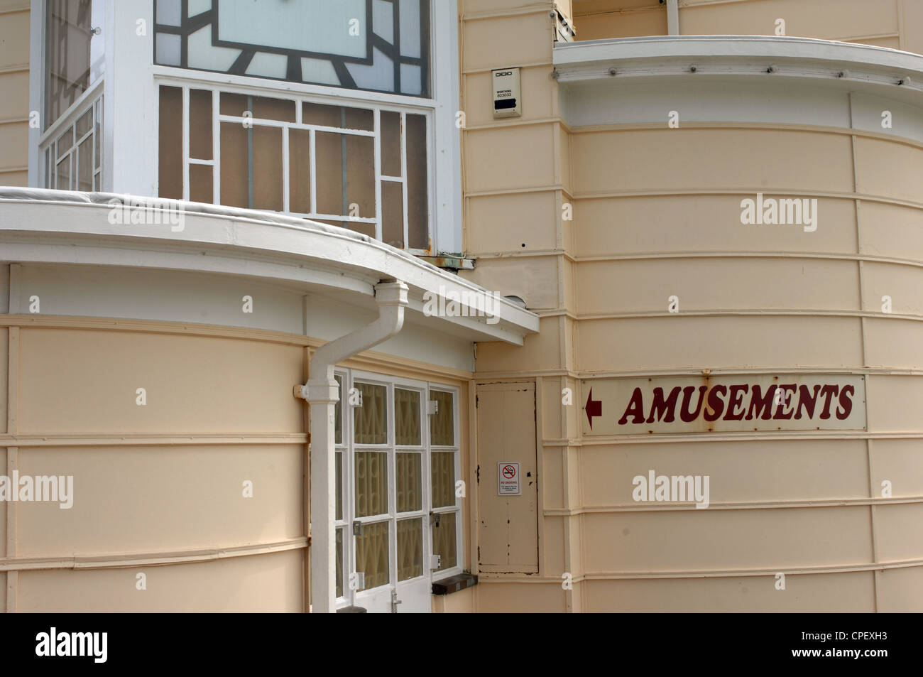Amusement arcade worthing pier worthing hi-res stock photography and ...