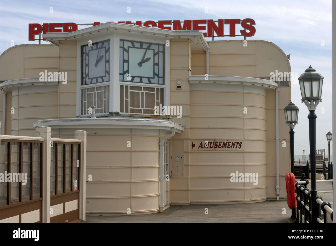 Amusement arcade worthing pier worthing hi-res stock photography and ...