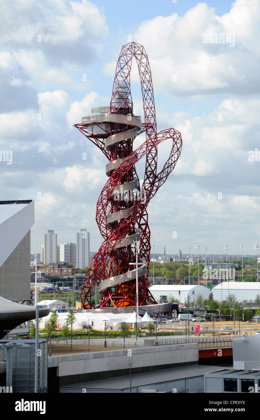 Arcelor Mittal Orbit tower in The 2012 London Olympic park Stock Photo ...