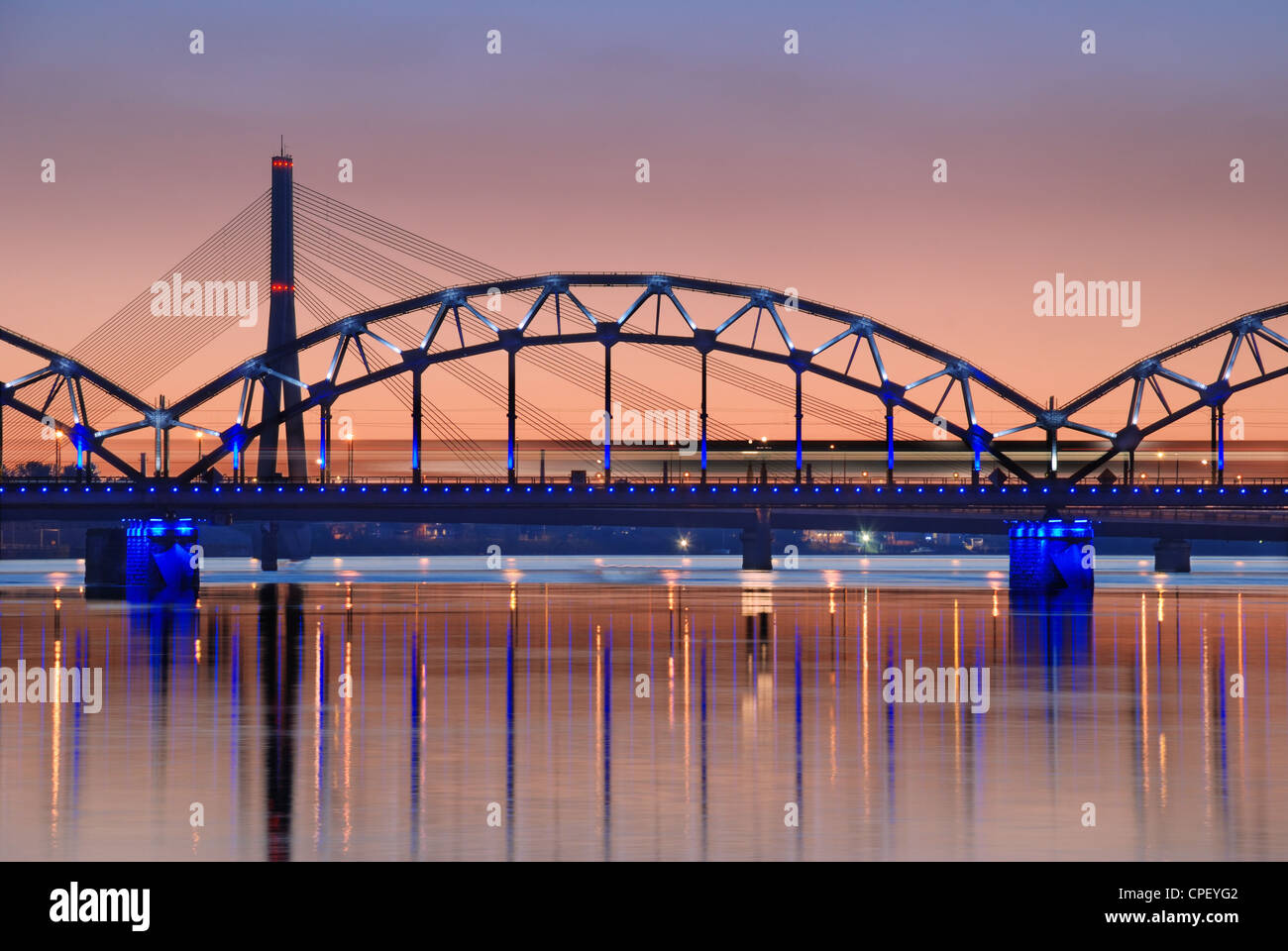 Steel girder railway bridges hi-res stock photography and images - Alamy