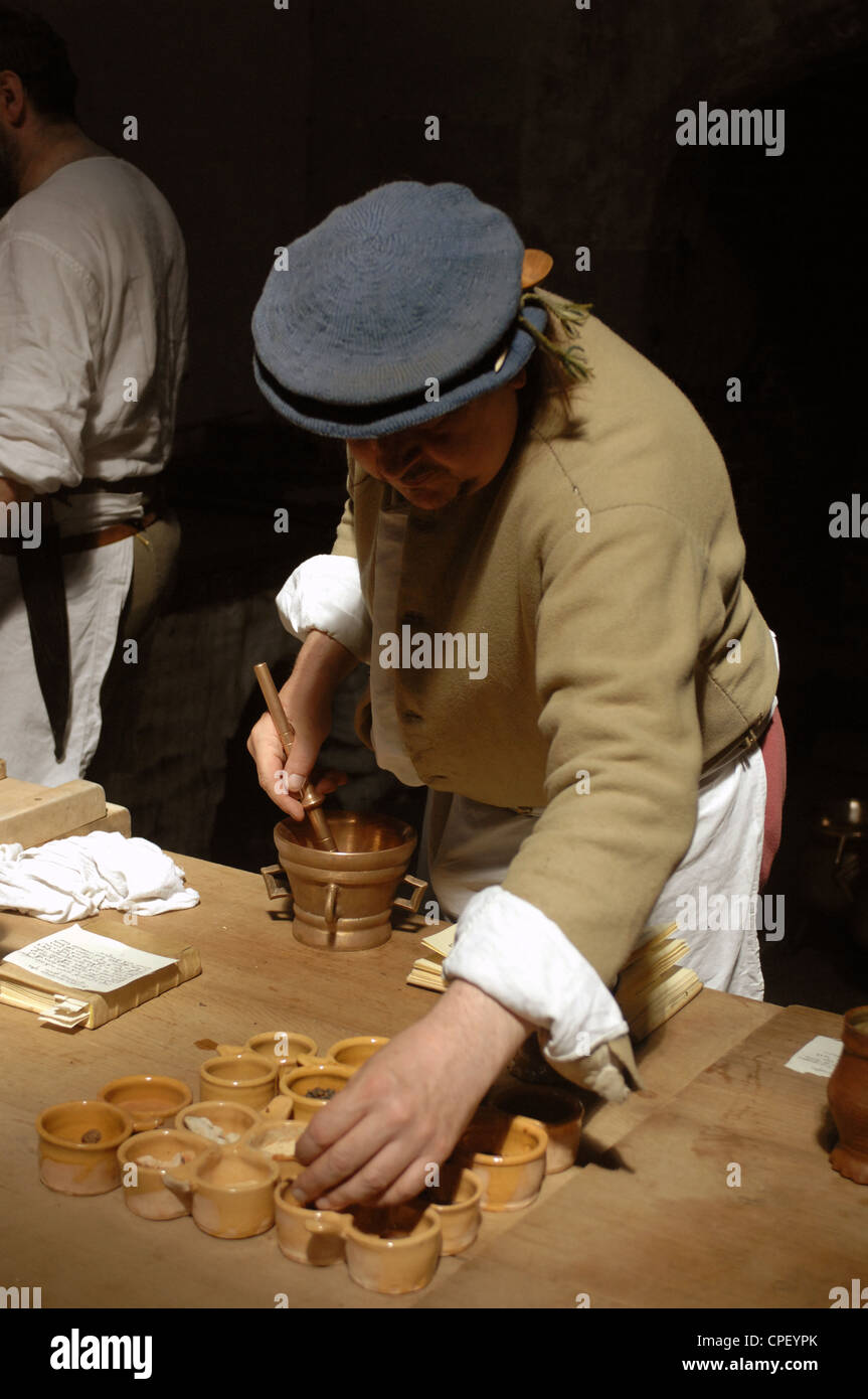 Baker making pies at Hampton Court Palace Stock Photo - Alamy