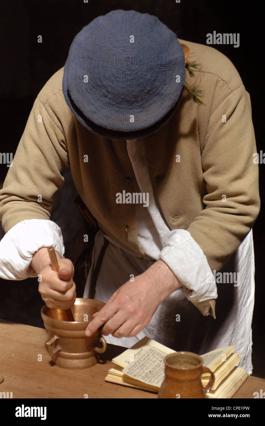 Baker making pies at Hampton Court Palace Stock Photo - Alamy