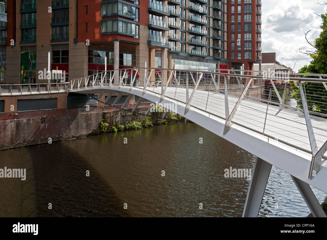 The Leftbank apartments and the Spinningfields footbridge over the ...