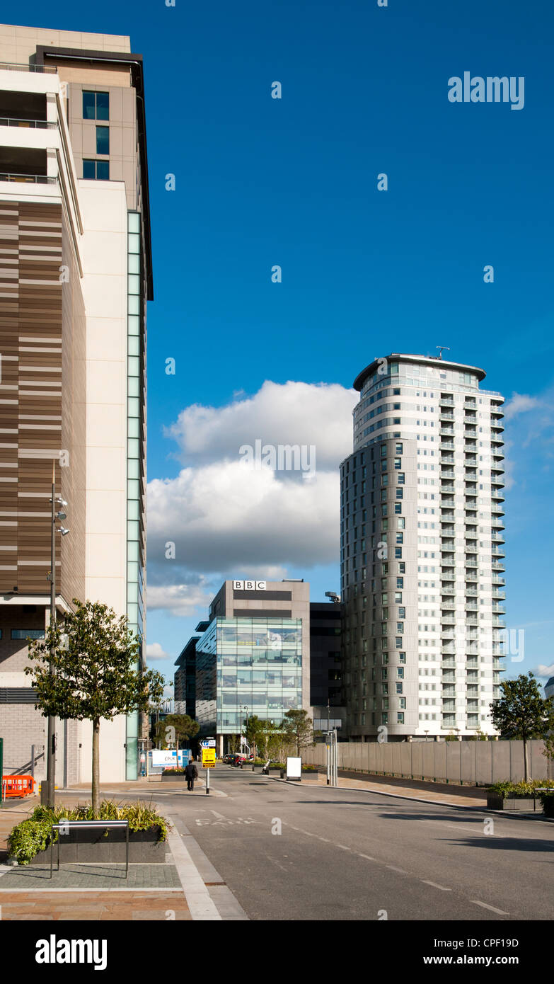 Apartment complex entrance hi-res stock photography and images - Alamy