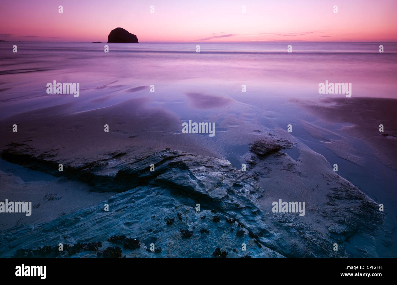 Long exposure trebarwith strand hi-res stock photography and images - Alamy