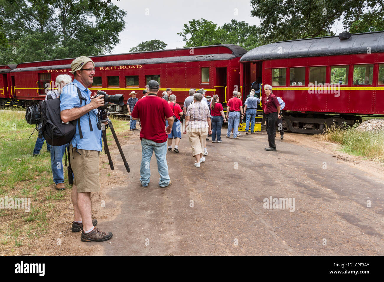 Photographers at 2012 Railfest Photo Excursion weekend at the "Texas ...