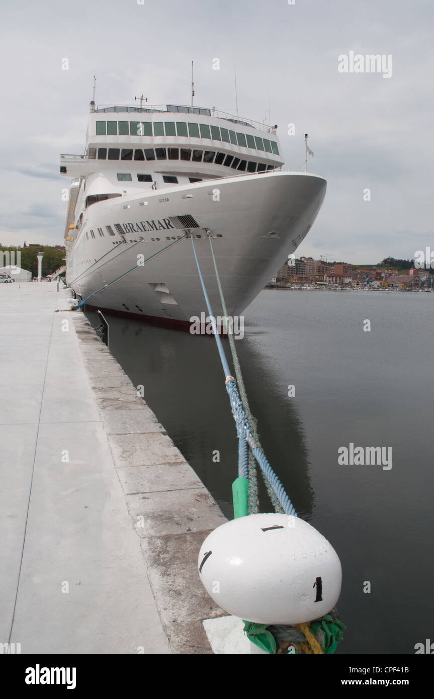 Braemar cruise ship hi-res stock photography and images - Alamy