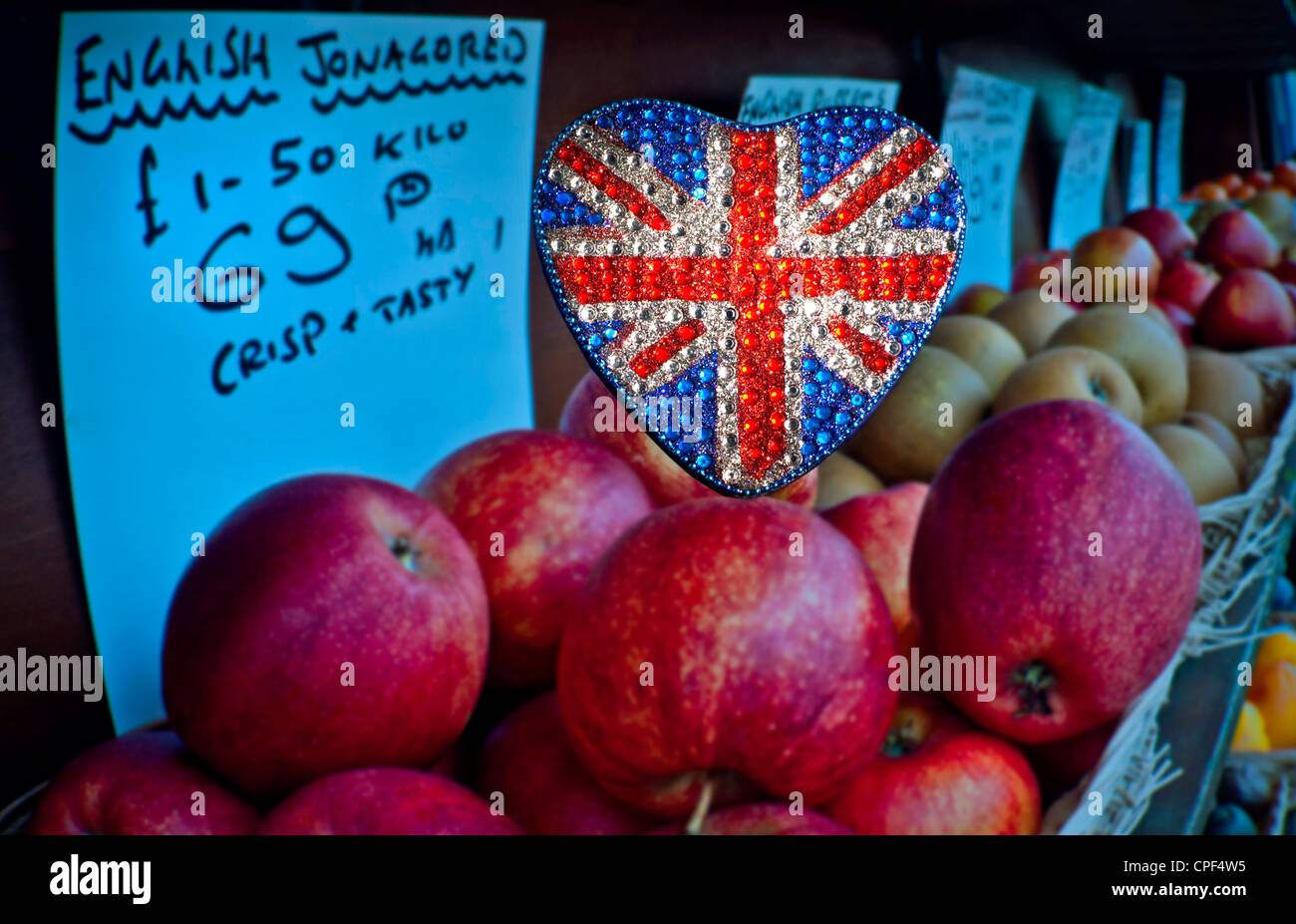 Heart shaped union jack hi-res stock photography and images - Alamy