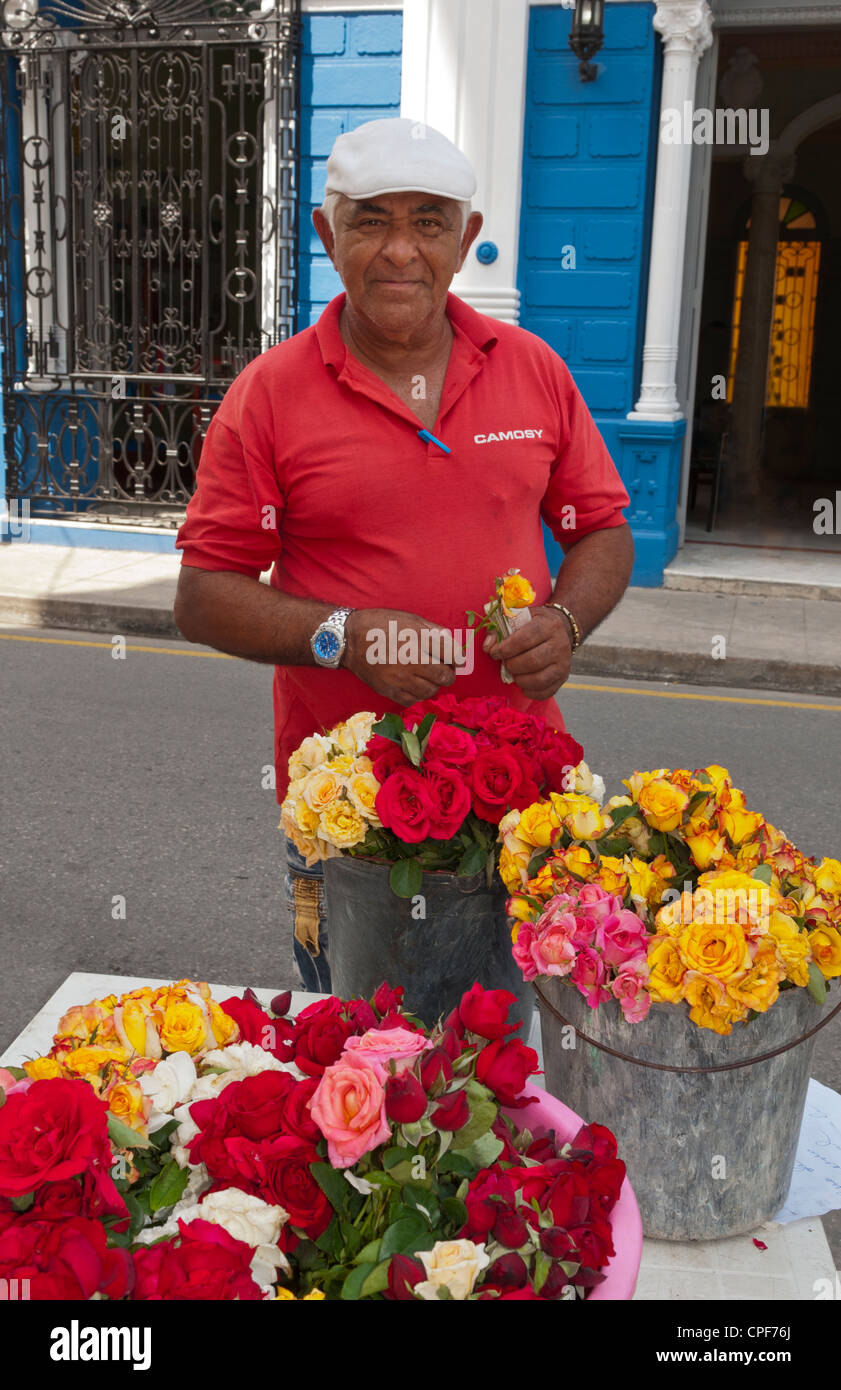 Man street selling flowers hi-res stock photography and images - Alamy
