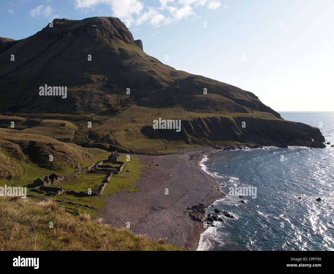 Guirdil bothy and Bloodstone hill, Rum, Scotland Stock Photo - Alamy