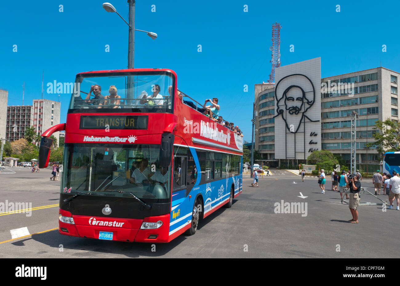 Habana bus tour cuba hi-res stock photography and images - Alamy