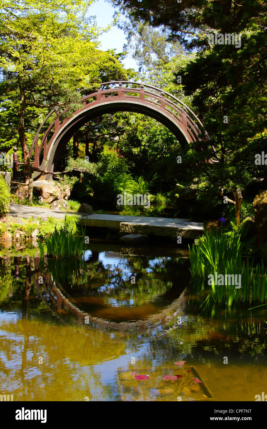 Japanese Garden Foot Bridge Stock Photo - Alamy