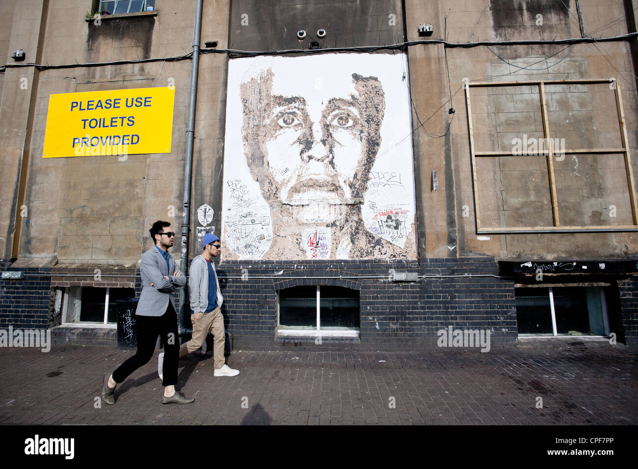 Vhils alexandre farto street art hi-res stock photography and images ...