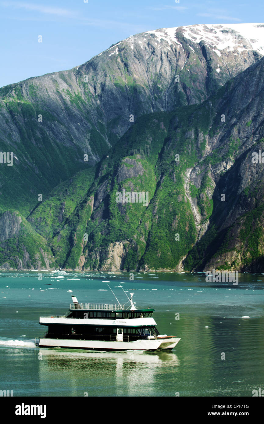 Tour pontoon boat hi-res stock photography and images - Alamy