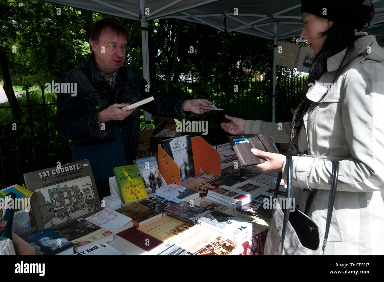 Sunday market stall hi-res stock photography and images - Alamy