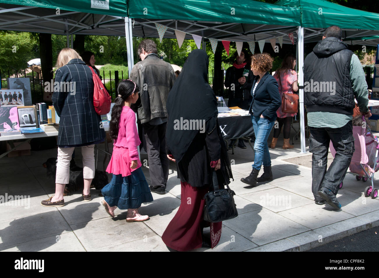 Market people morning hi-res stock photography and images - Alamy