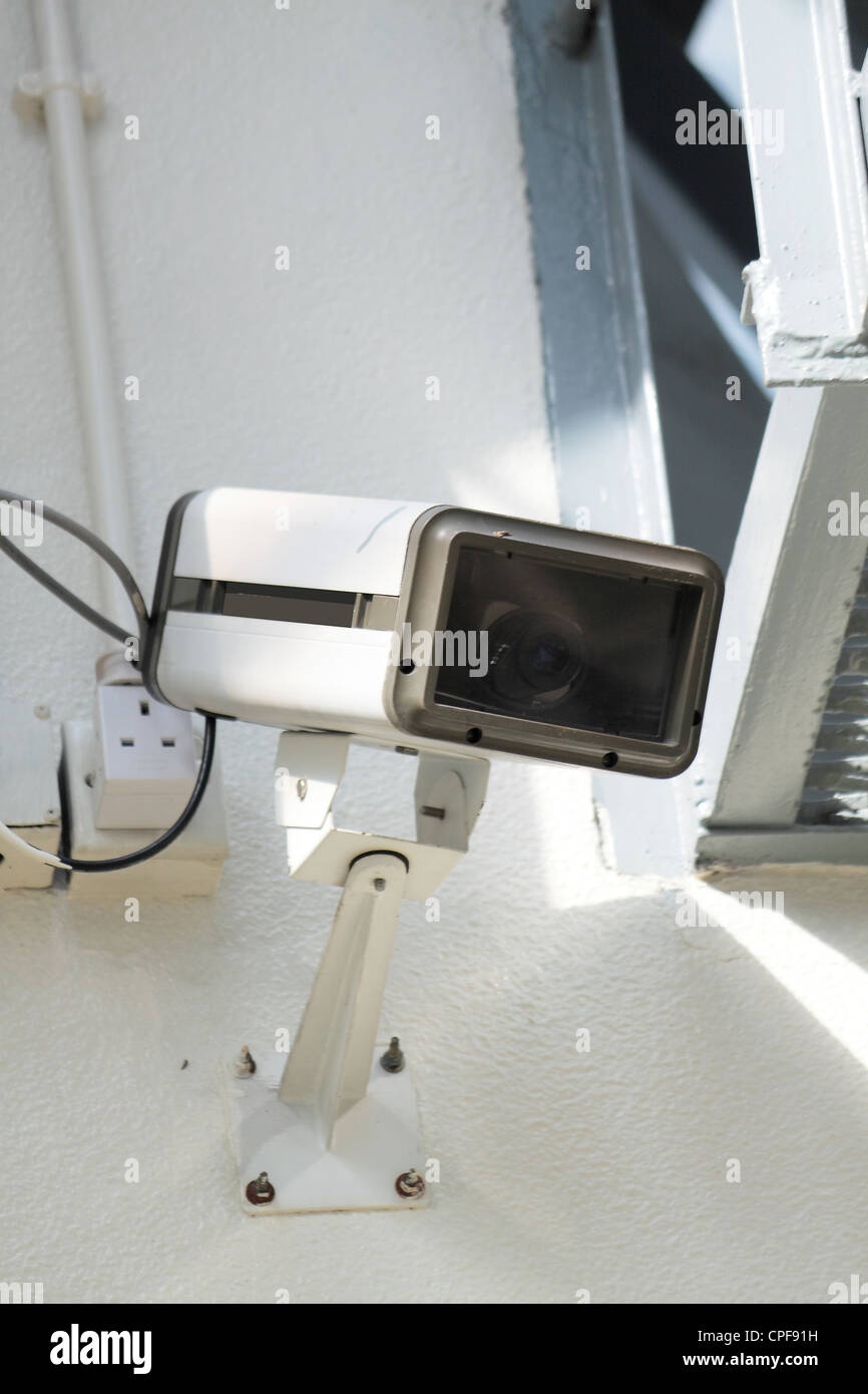 Security guard watching thief hi-res stock photography and images - Alamy
