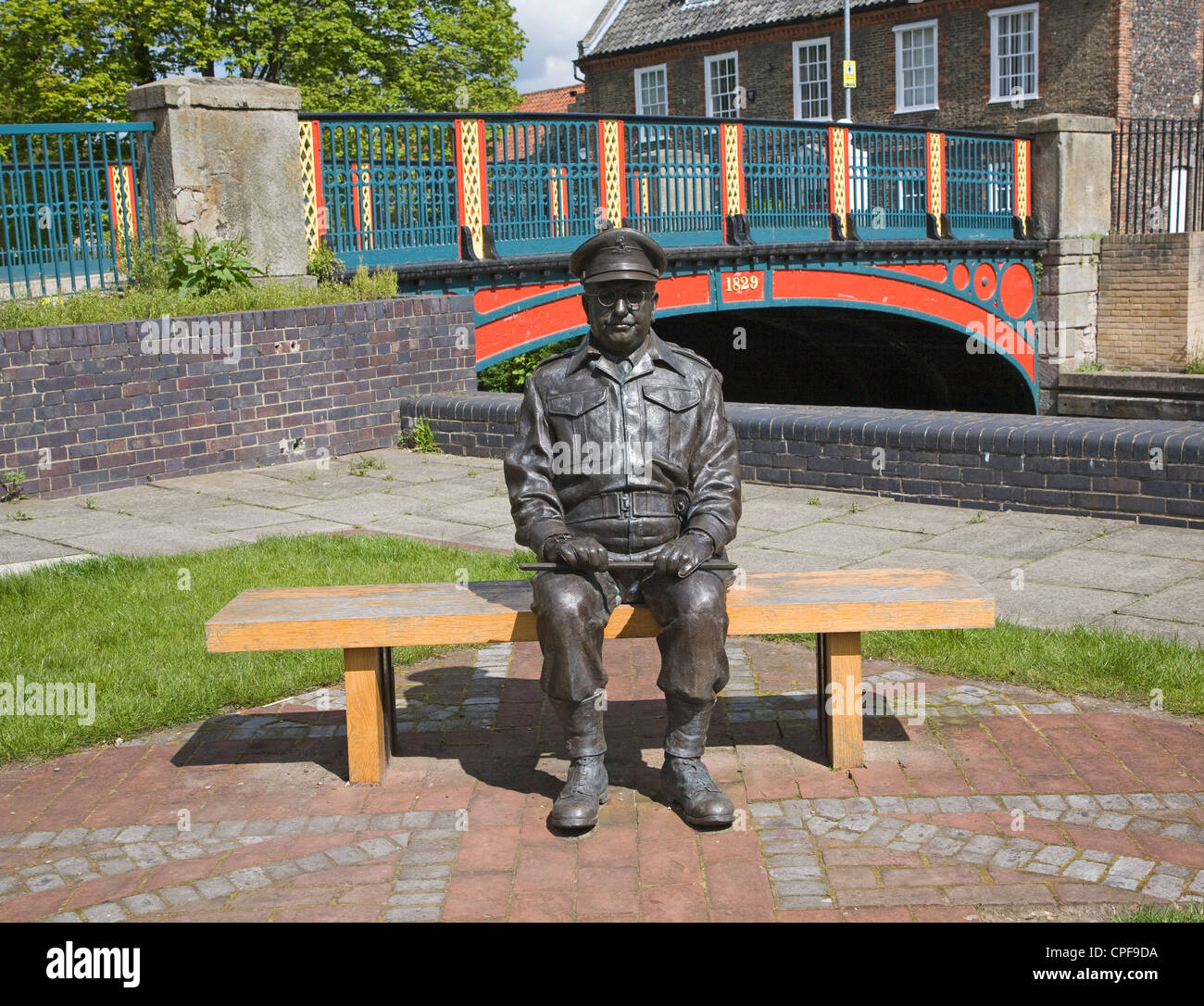 Statue of Captain Mainwaring, Arthur Lowe's character Thetford Norfolk ...